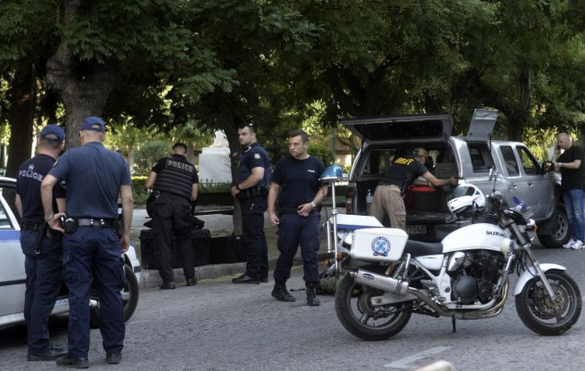 Επτά συλλήψεις από την Αντιτρομοκρατική για εμπρησμούς σε κατάστημα ...