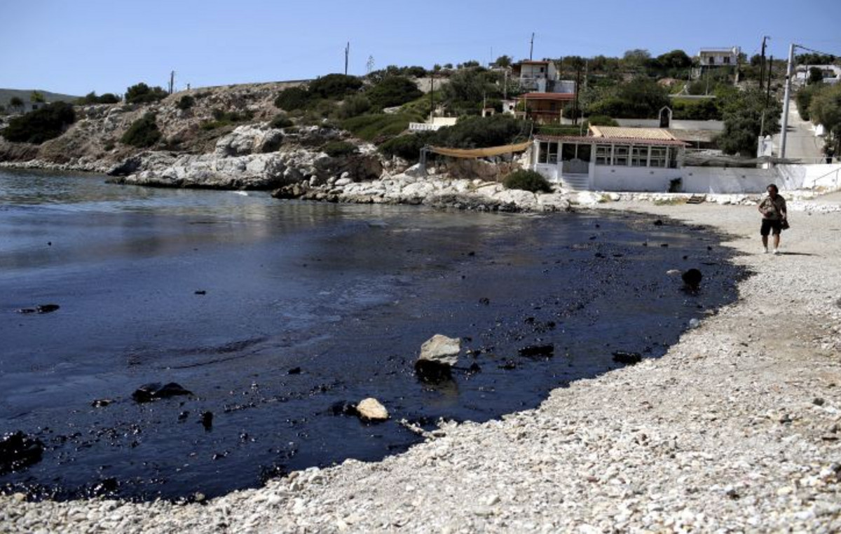 Ανανεώθηκε η λίστα με τις παραλίες που απαγορεύεται η κολύμβηση μετά τη ...