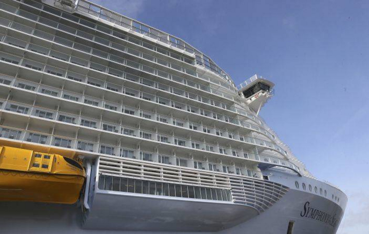 Το μεγαλύτερο κρουαζιερόπλοιο του κόσμου σήκωσε άγκυρες - Newsbeast