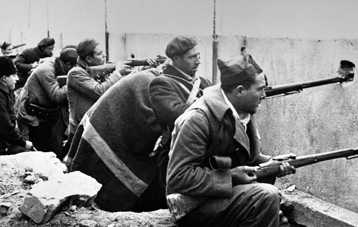 Η μεγάλη σφαγή μεταξύ φασιστών και δημοκρατικών στην οποία συμμετείχαν ...