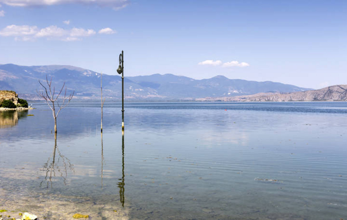 Βρέθηκε η σορός του ψαρά που αγνοούνταν στη λίμνη Βεγορίτιδα - Newsbeast