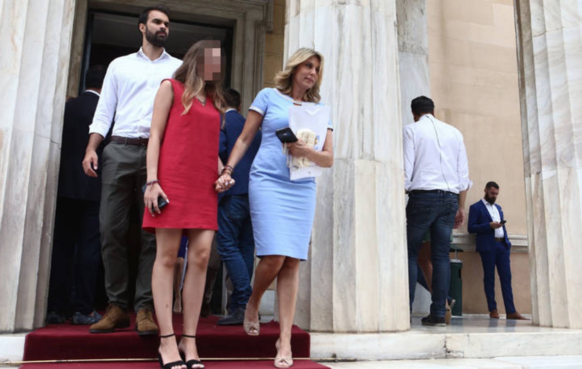 Οικογενειακή υπόθεση η ορκωμοσία στη Βουλή - Newsbeast