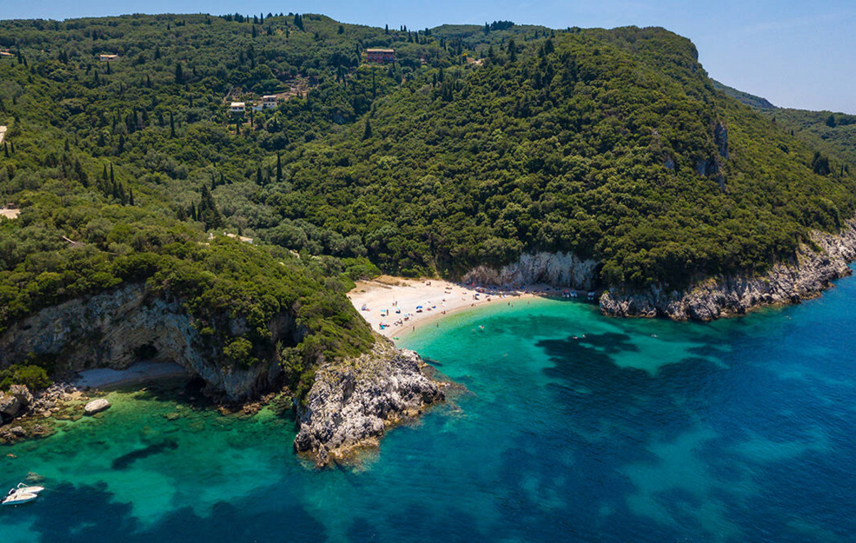 Η ξακουστή παραλία της Κέρκυρας με τις φυσικές ομορφιές - Newsbeast