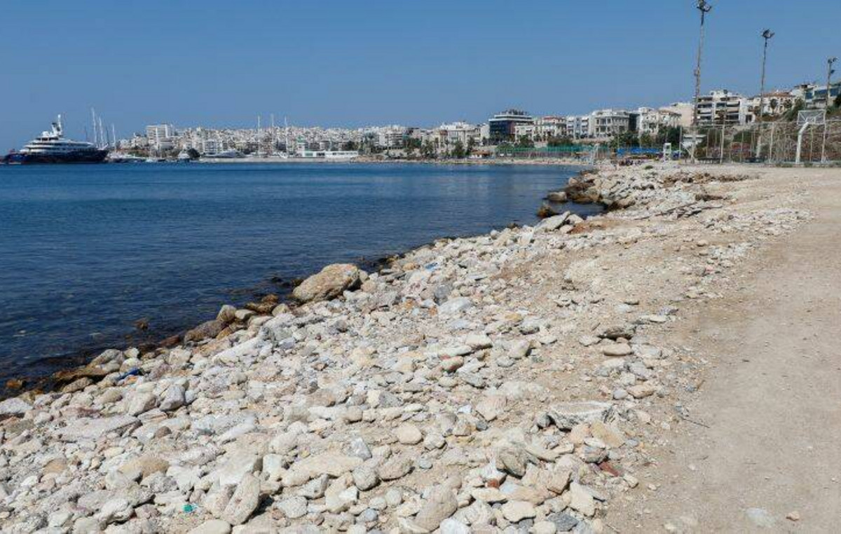 Αυτές είναι οι ακατάλληλες παραλίες για κολύμπι από τον Πειραιά έως τη ...