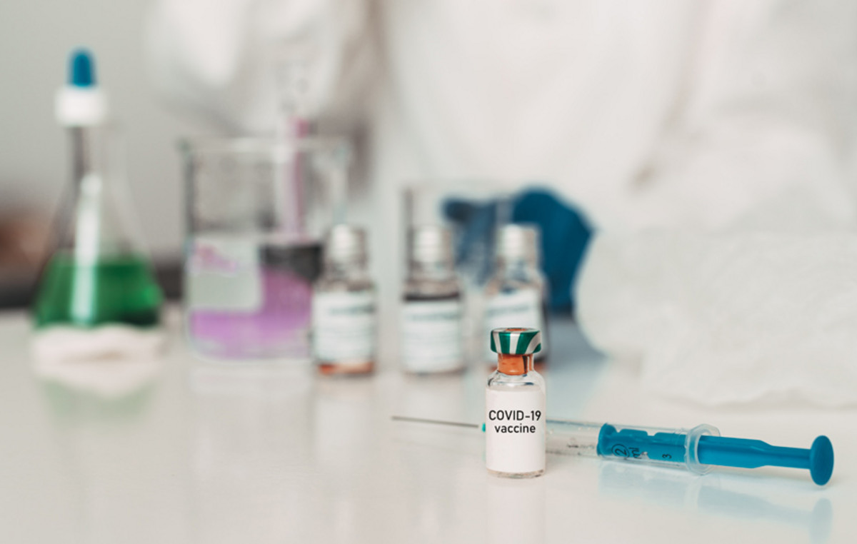 Οι παρενέργειες των εμβολίων Pfizer, Moderna και Johnson & Johnson ...