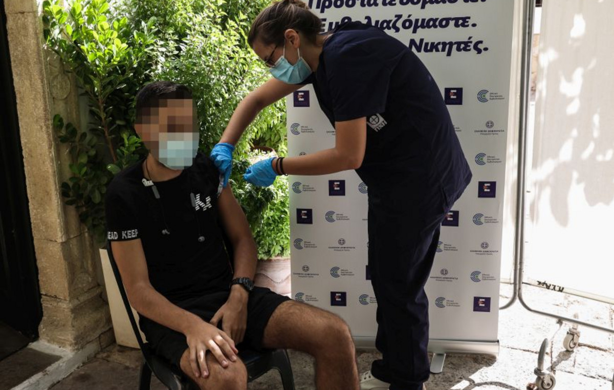 Βασιλακόπουλος: Οι πολίτες να κάνουν το συντομότερο δυνατό τα δύο ...
