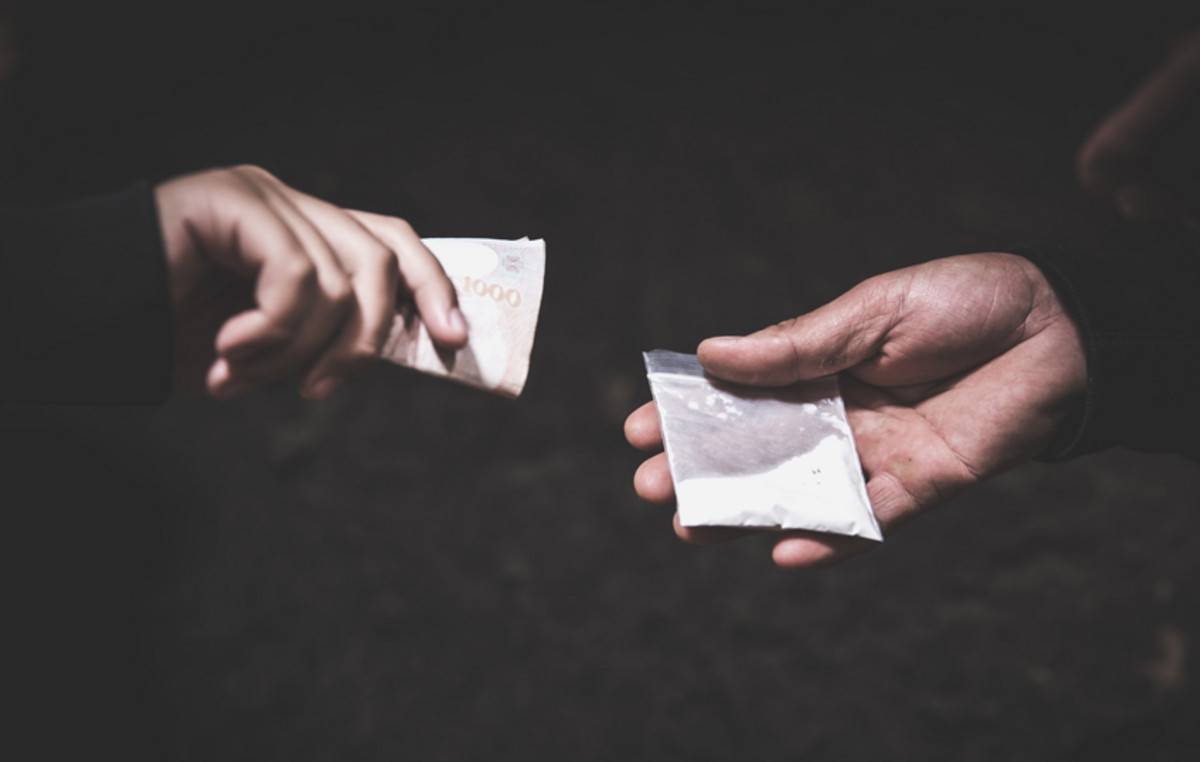 Χειροπέδες σε γυναίκα – «εγκέφαλο» κυκλώματος που διακινούσε ηρωίνη σε ...