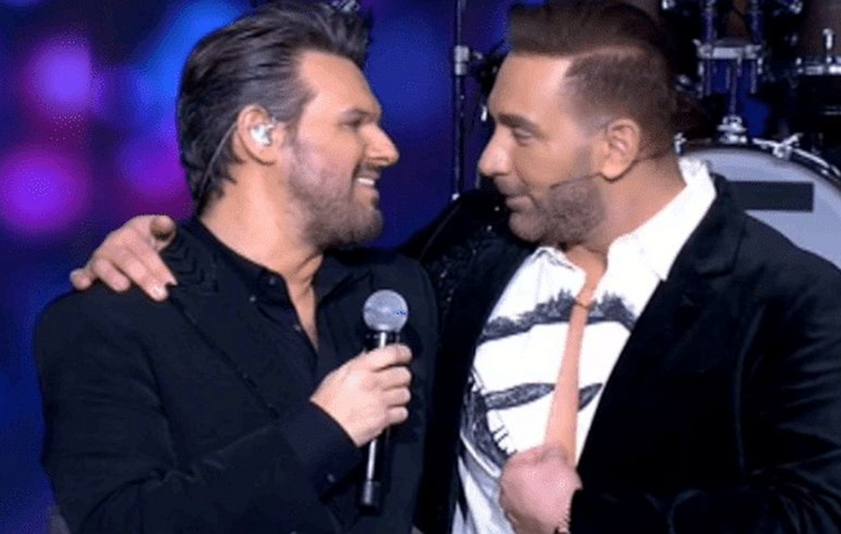 Επική στιγμή στο J2US: Ο Νίκος Κοκλώνης «έχασε» την φωνή του - Newsbeast