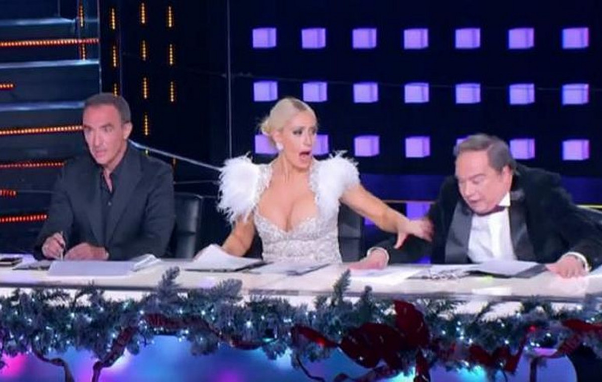 J2US: Ο Σταμάτης Φασουλής έπεσε και πάλι από την καρέκλα του - Newsbeast