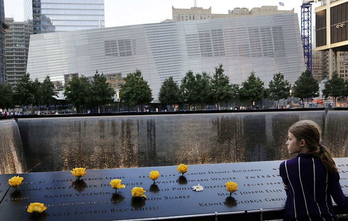 9/11: 21 χρόνια μετά οι Αμερικανοί τιμούν την μνήμη των θυμάτων της ...