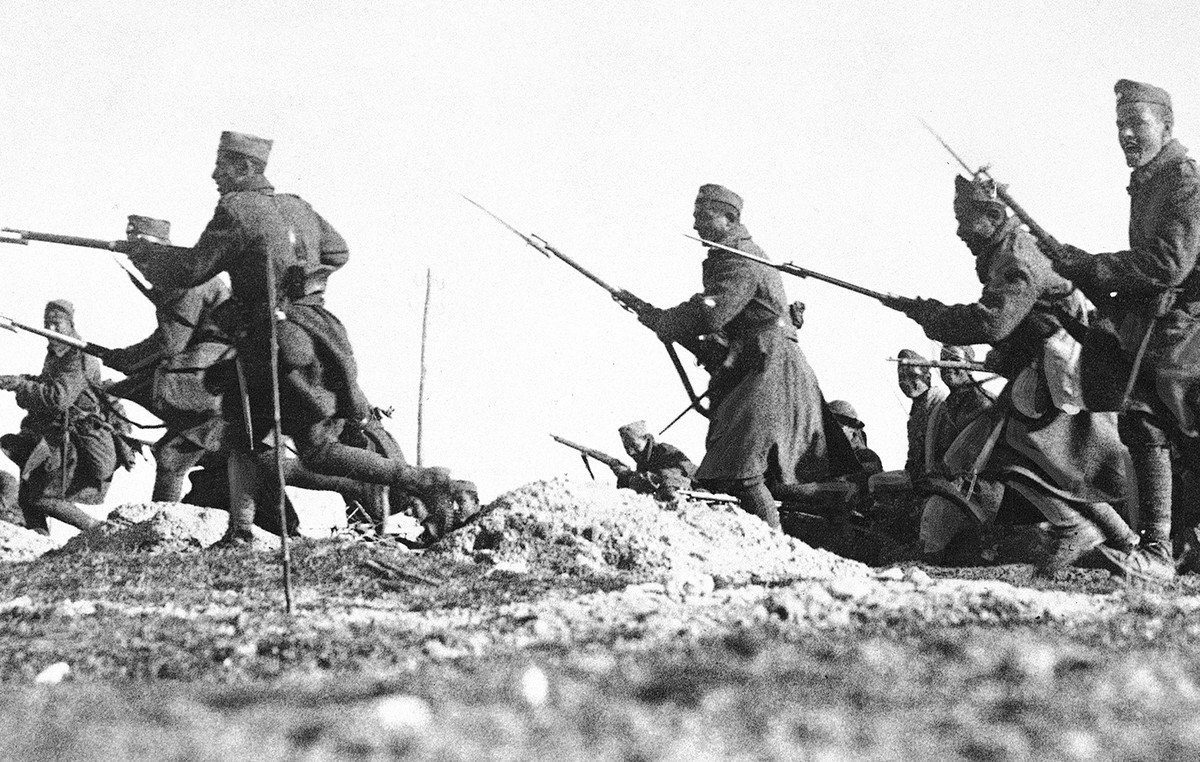 Το κλίμα των πρώτων ημερών του πολέμου στα βουνά της Αλβανίας μέσα από ...