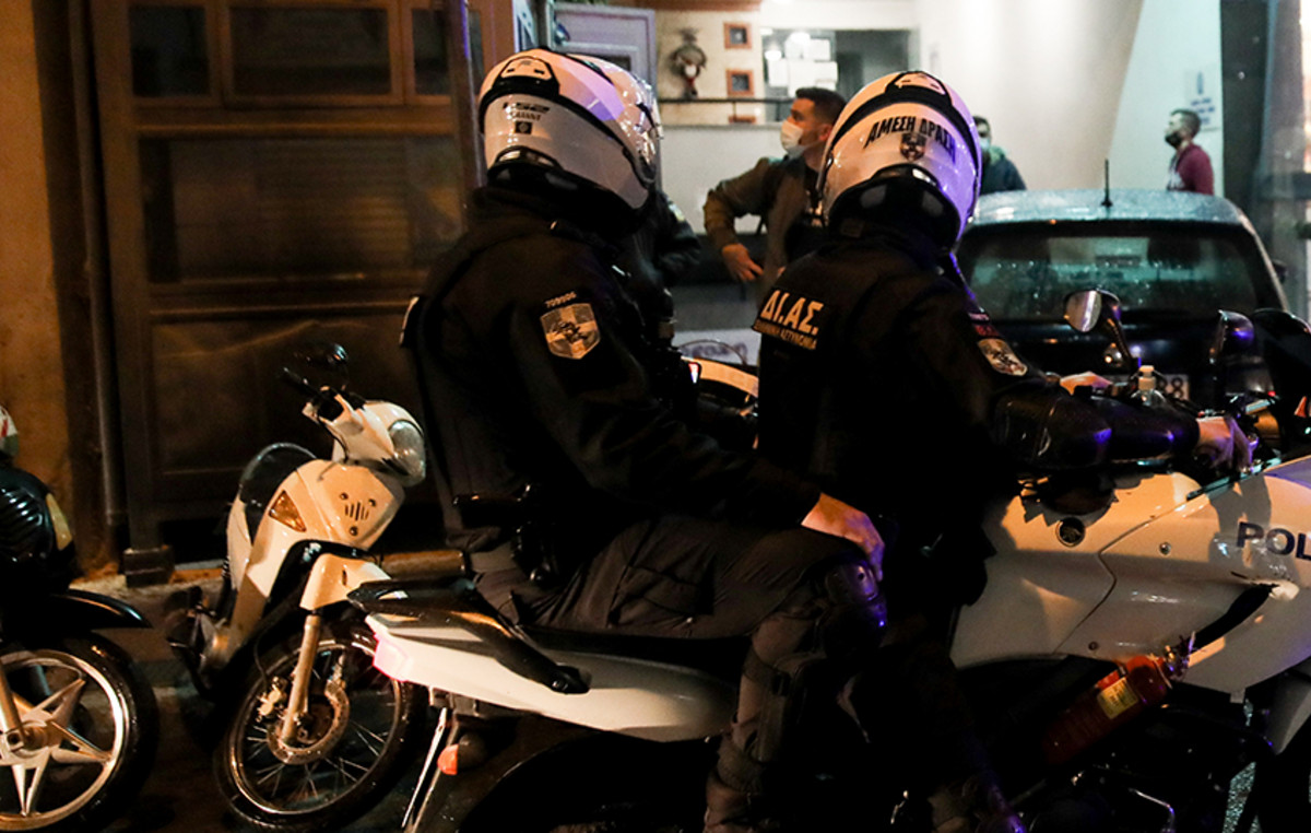 Τέσσερις αστυνομικοί τραυματίες σε τροχαίο στην Πετρούπολη - Newsbeast