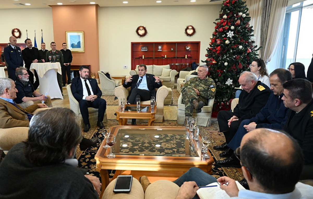 Παναγιωτόπουλος: Θα κάνω ΕΔΕ στην ΕΥΠ για τη φερόμενη παρακολούθηση του ...