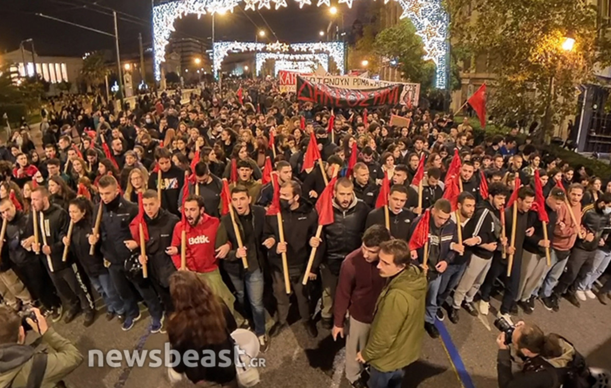 Πορεία στο κέντρο της Αθήνας για τον θάνατο του 16χρονου Ρομά – Ένταση ...