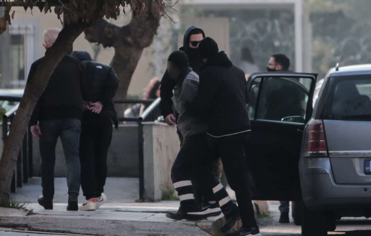 Υπόθεση 12χρονης στον Κολωνό: Έπαιζε στην πλατεία με την κόρη ατόμου ...