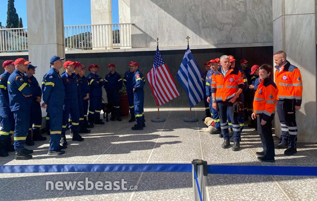 Στην πρεσβεία των ΗΠΑ άνδρες της ΕΜΑΚ και του ΕΚΑΒ που είχαν μεταβεί ...