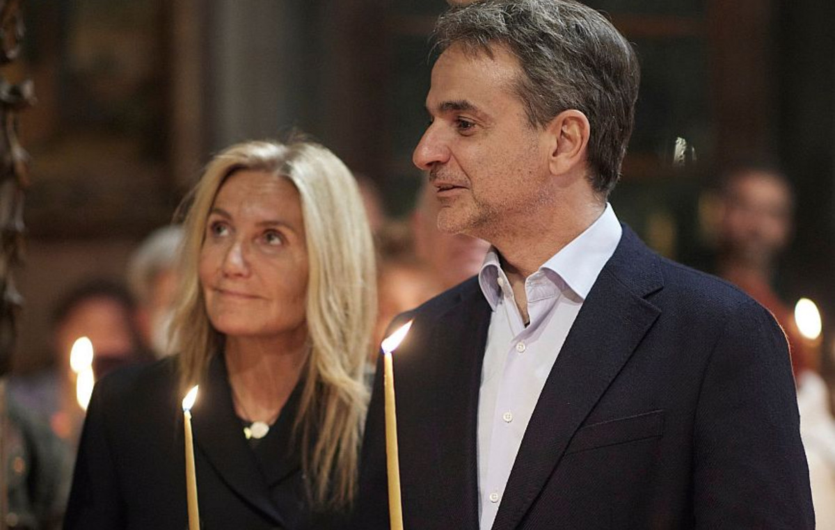 Στον Επιτάφιο της Ευαγγελίστριας στην Τήνο ο Κυριάκος Μητσοτάκης με την ...