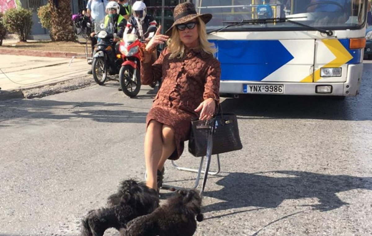 Ο Λάκης Γαβαλάς μεταμορφώθηκε σε drag queen και φωτογραφήθηκε στη μέση ...