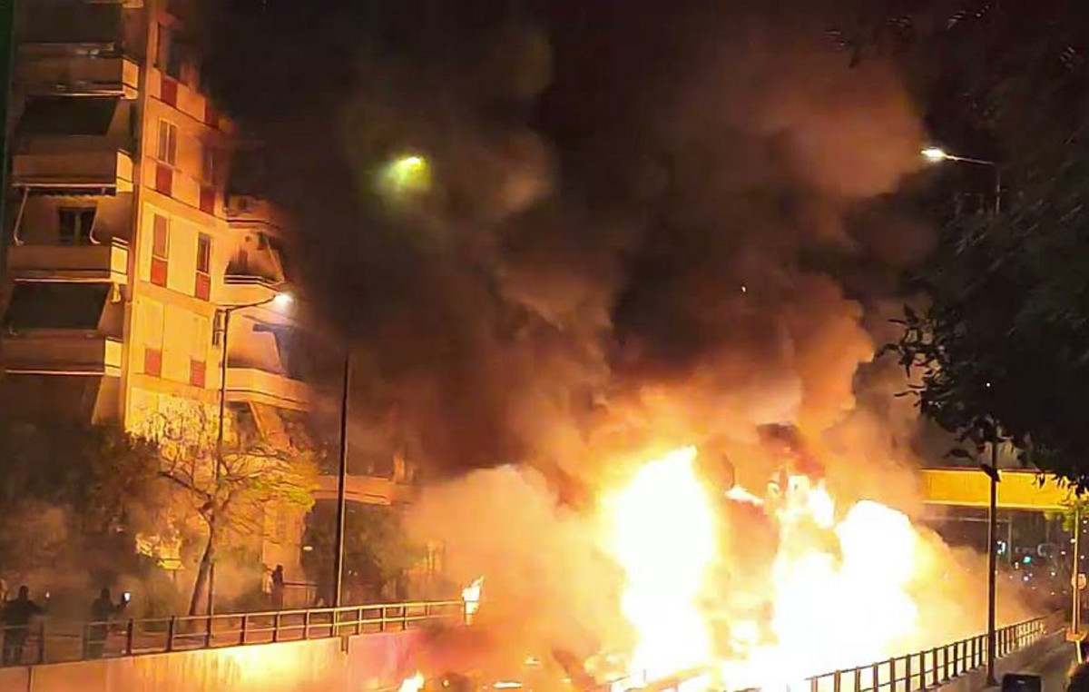 «Πόλεμος» βεγγαλικών και μολότοφ στον Νέο Κόσμο μετά την Ανάσταση ...