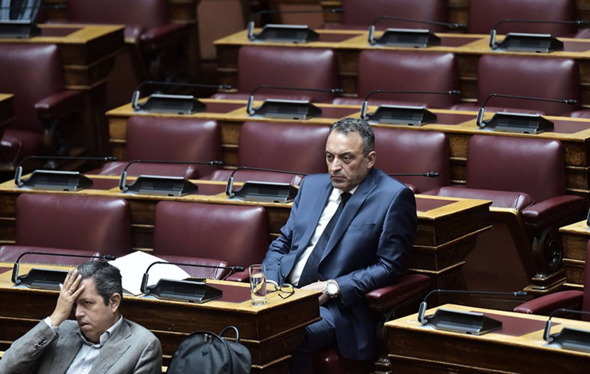 Μόνος και έρημος ο Στίγκας στα έδρανα των Σπαρτιατών – Δείτε εικόνες ...