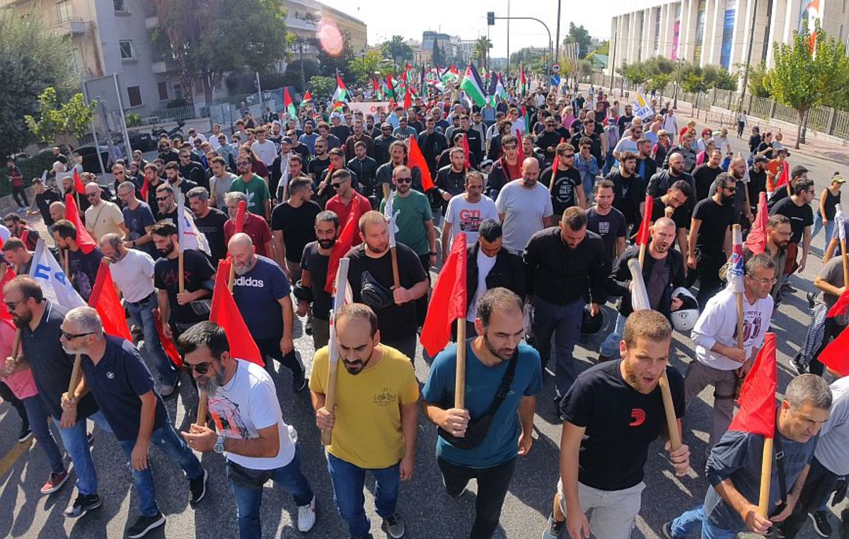 Σε εξέλιξη πορεία του ΠΑΜΕ στο κέντρο της Αθήνας υπέρ της Παλαιστίνης ...