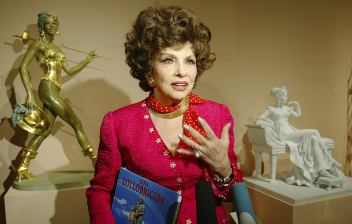 Τρία χρόνια φυλακή στον 36χρονο «toyboy» της Τζίνα Λολομπριτζίτα – Της ...