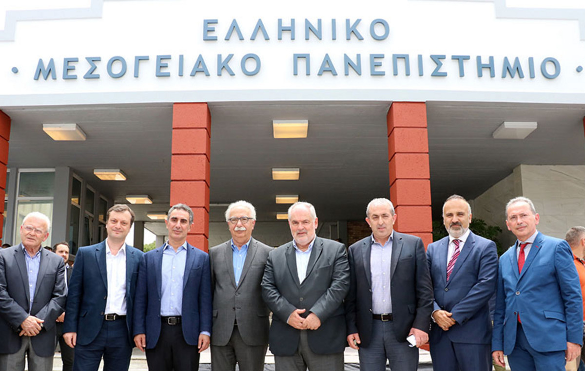 «Παραβιάζεται το αυτοδιοίκητο» λέει ο Πρύτανης του Ελληνικού ...