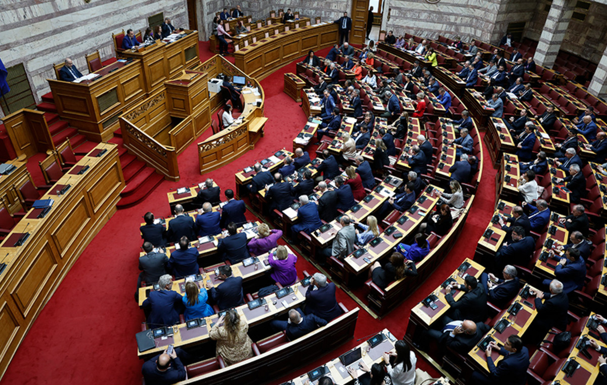 Προβληματισμός για τις δικογραφίες που διαβιβάζονται στη Βουλή: «Η ...