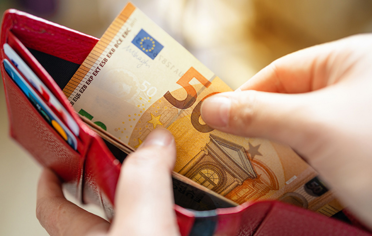 Έκτακτη οικονομική ενίσχυση τα Χριστούγεννα – Ποιους αφορά, πότε θα ...