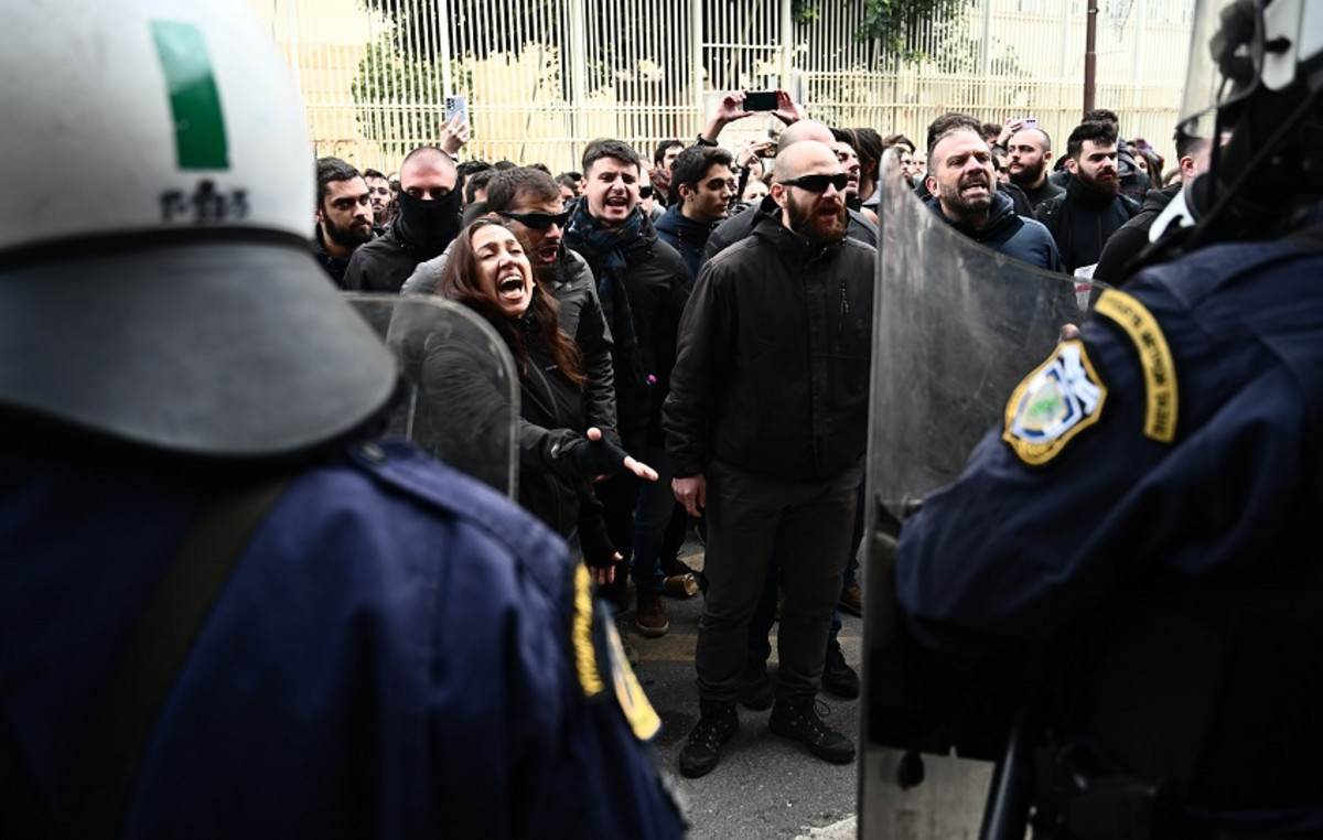 ΚΚΕ: Την ώρα που ο Μητσοτάκης παρίστανε τον εγγυητή των «δικαιωμάτων ...