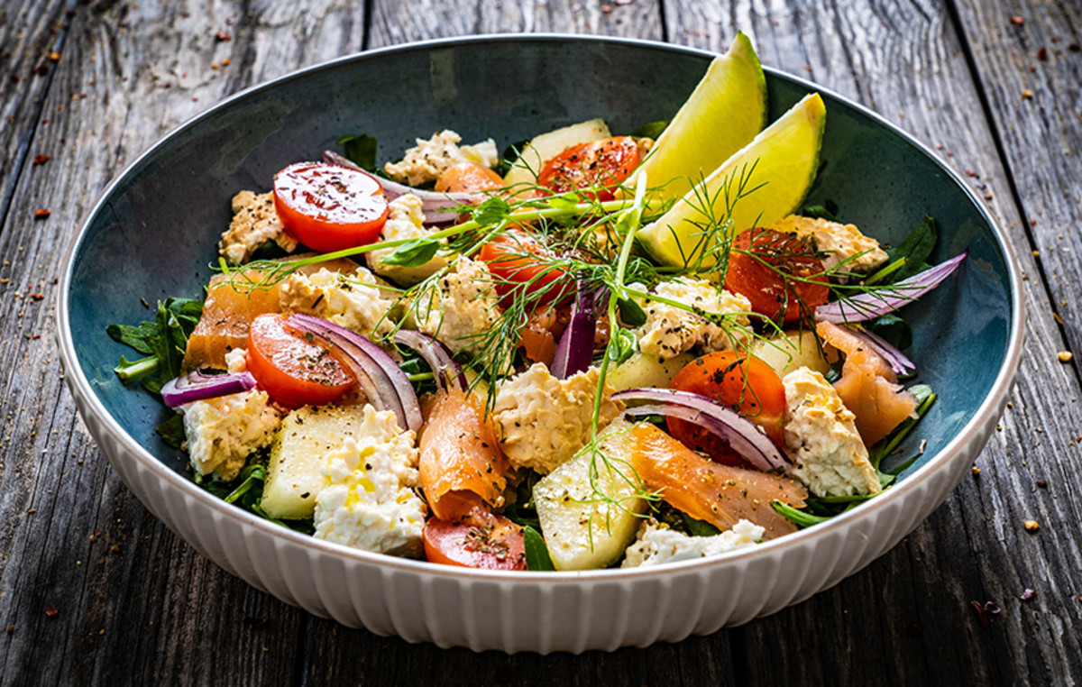 Σούπερ υγιεινή σαλάτα με σολομό - Newsbeast