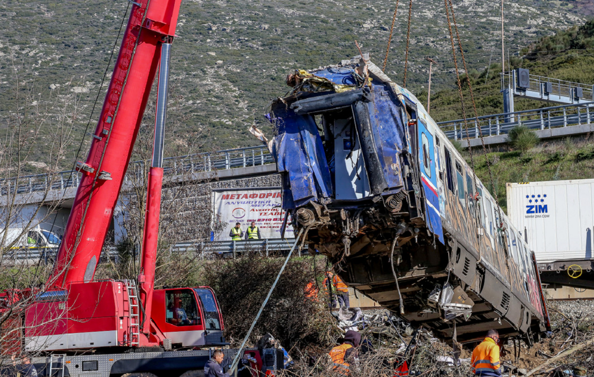 Τραγωδία στα Τέμπη: Έρευνα για τυχόν εύφλεκτο υλικό στο εμπορικό τρένο ...