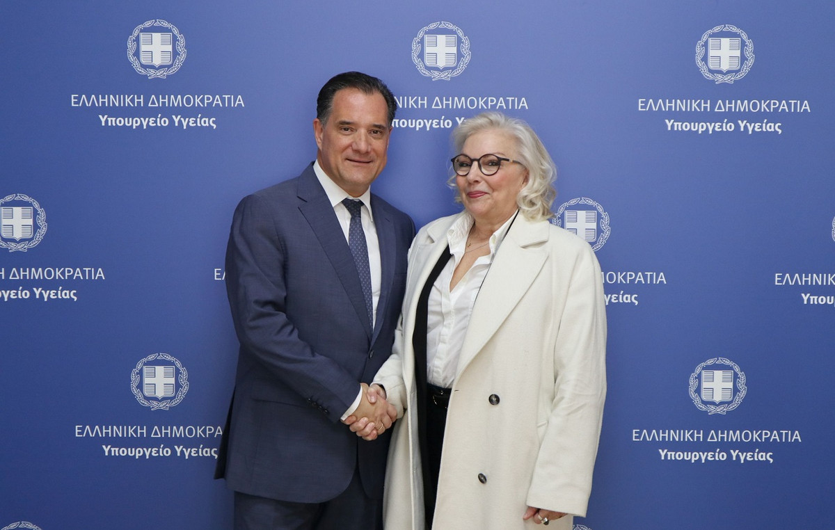 Συνάντηση Άδωνι Γεωργιάδη με την πρώτη ασθενή που της συνταγογραφήθηκε ...