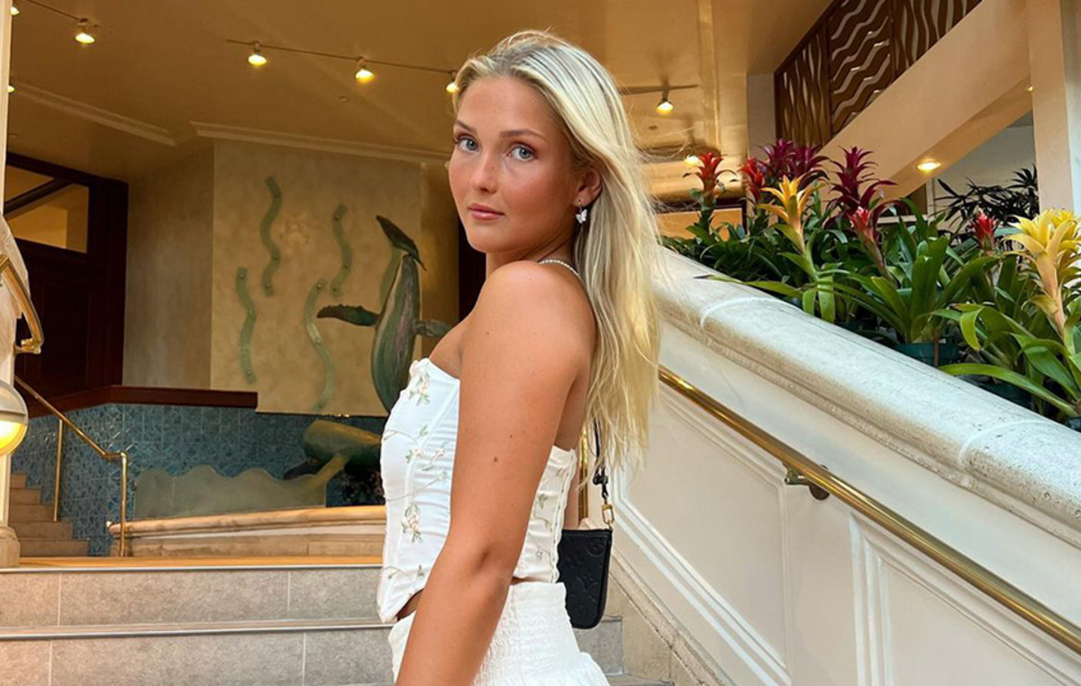 Προσέλαβε νταντά που μοιάζει με μοντέλο της Victoria Secret και λένε ...