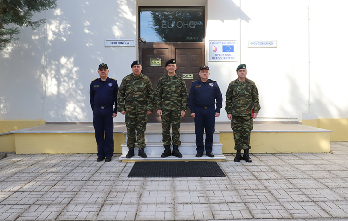 Ο αρχηγός του ΓΕΣ επισκέφθηκε την έδρα της 1ης Στρατιάς «Αχιλλέας ...
