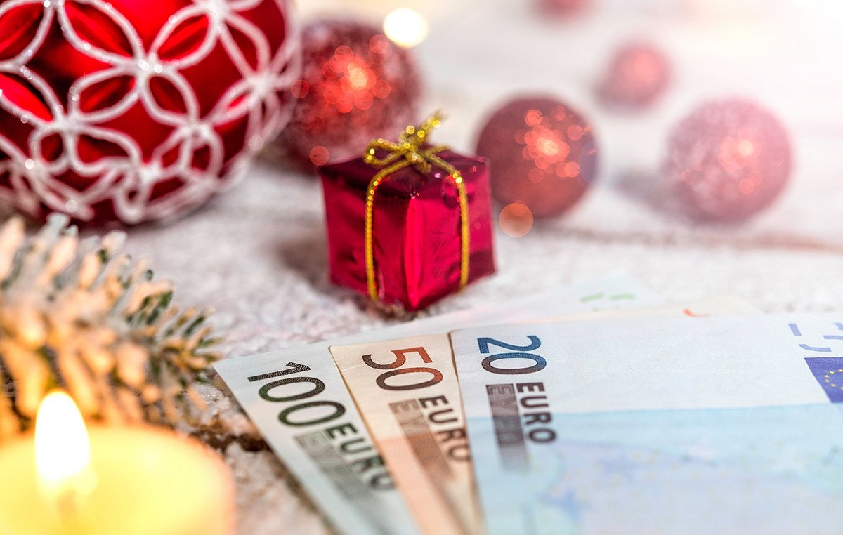 Επίδομα Χριστουγέννων: Πότε πληρώνεται και ποιοι το δικαιούνται - Newsbeast