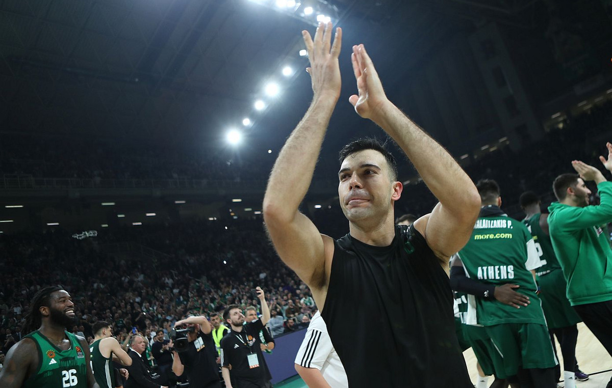 Οι παίκτες του Παναθηναϊκού αποθέωσαν τον MVP Σλούκα – «Ποιος; Εσύ ...