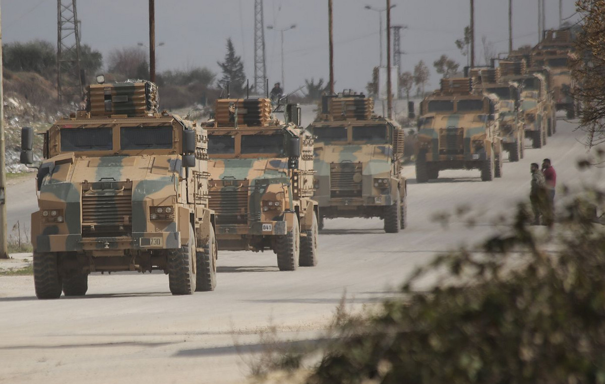 Key Syrian city surrounded by 'three sides' - 'The bangs were ...