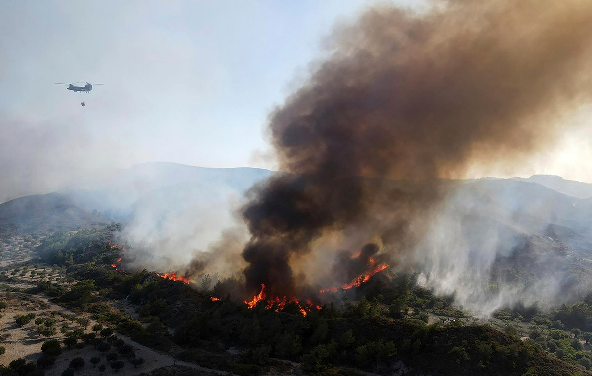 Φωτιά τώρα σε δασική έκταση στην Ευρυτανία - Newsbeast