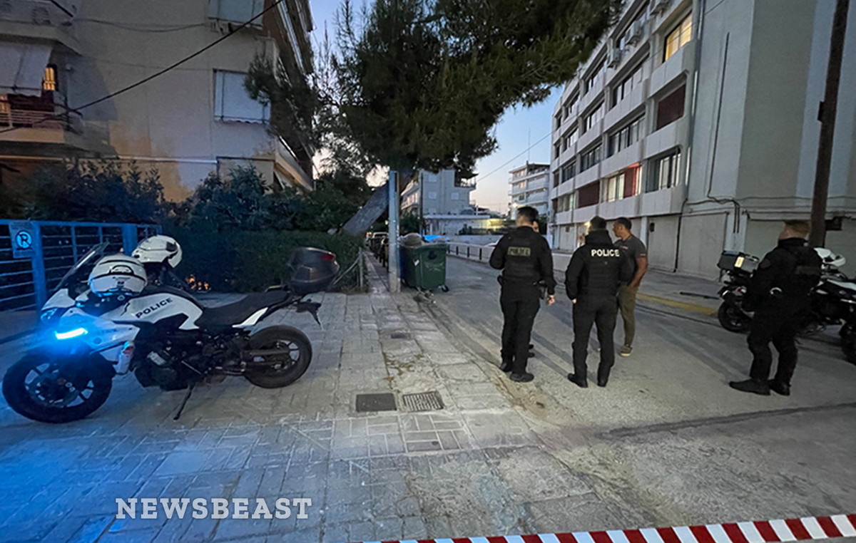 «Τη χτυπούσε, είδε το περιπολικό και φοβήθηκε» – Τι λέει γείτονας για ...