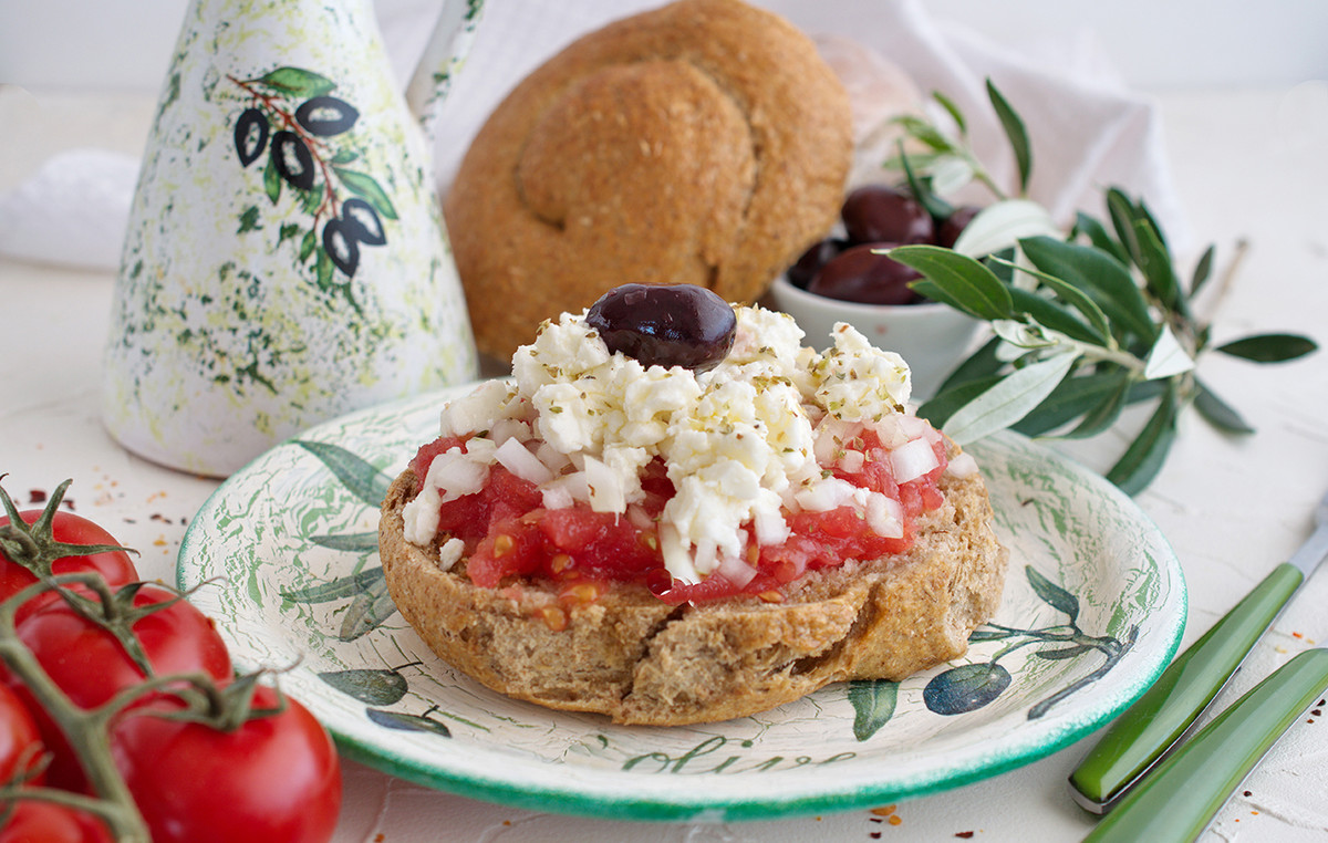 Καλύτερη σαλάτα στον κόσμο ο ντάκος, σύμφωνα με το Taste Atlas – Στην ...