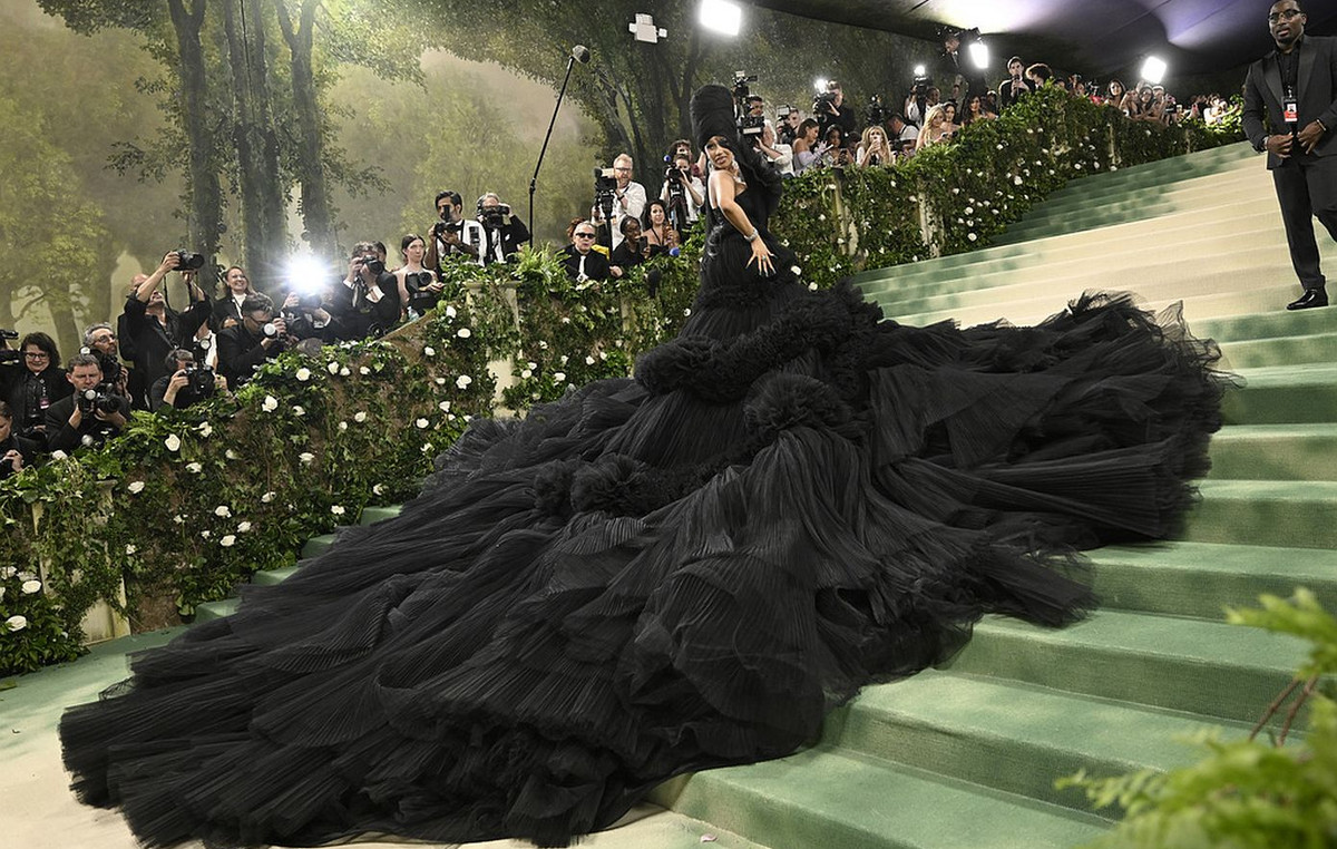 Met Gala 2024: Οι συγκλονιστικές εμφανίσεις στο κόκκινο χαλί του ...