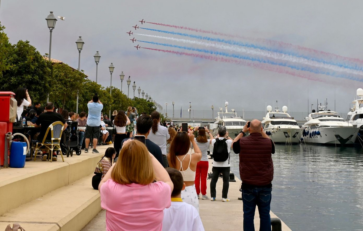 Tα «Red Arrows» στον αττικό ουρανό – Εντυπωσιακές εικόνες από τον ...