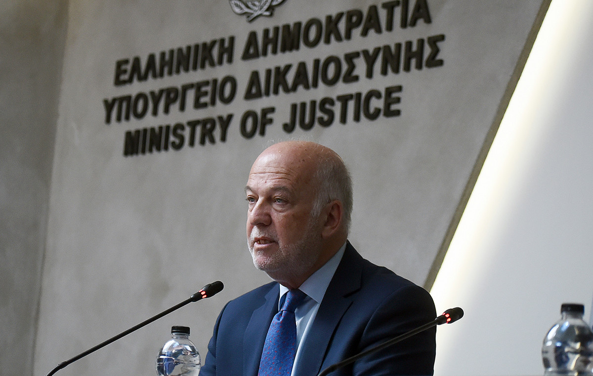 Αυστηρότερες ποινές για ενδοοικογενειακή βία, σεξουαλική παρενόχληση ...