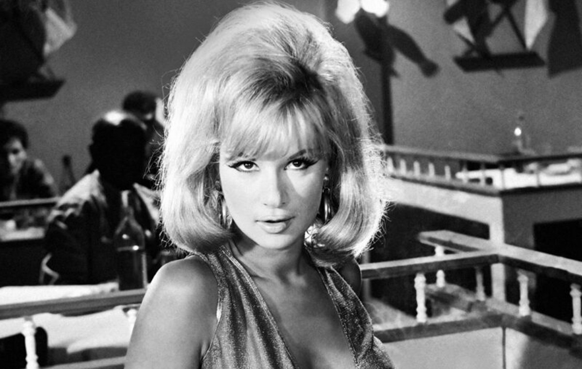 29 χρόνια χωρίς την Αλίκη Βουγιουκλάκη: Η εθνική σταρ που δεν έφυγε ...