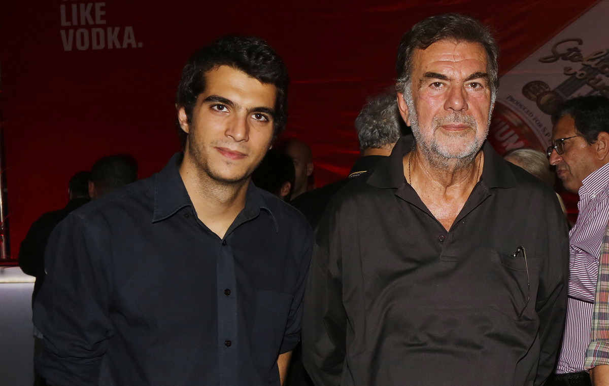Ο Λάκης Κομνηνός έγινε 80 ετών – Η φωτογραφία που δημοσίευσε ο γιος του ...