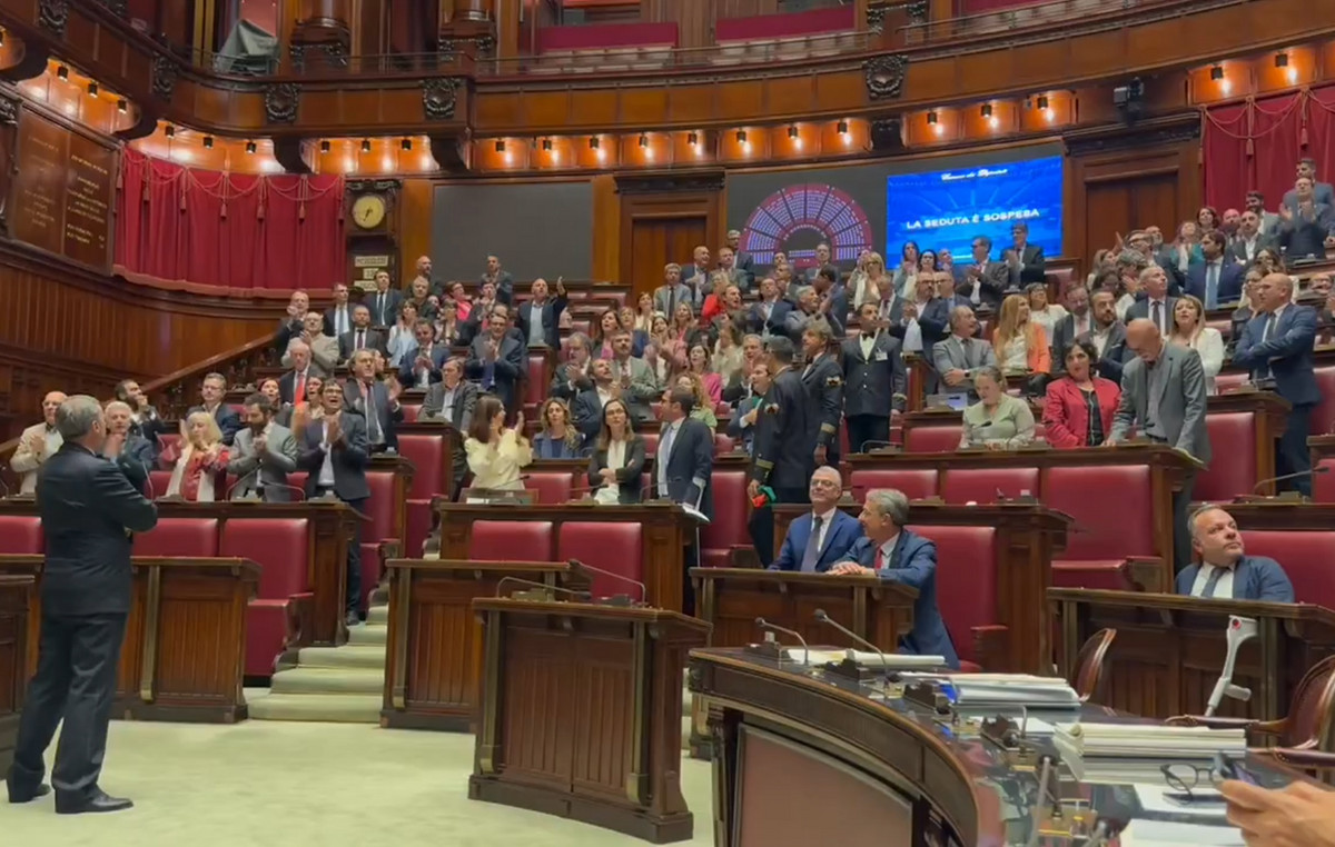 Ιταλία: Βουλευτές των Πέντε Αστέρων τραγουδούσαν το «Bella Ciao» την ...