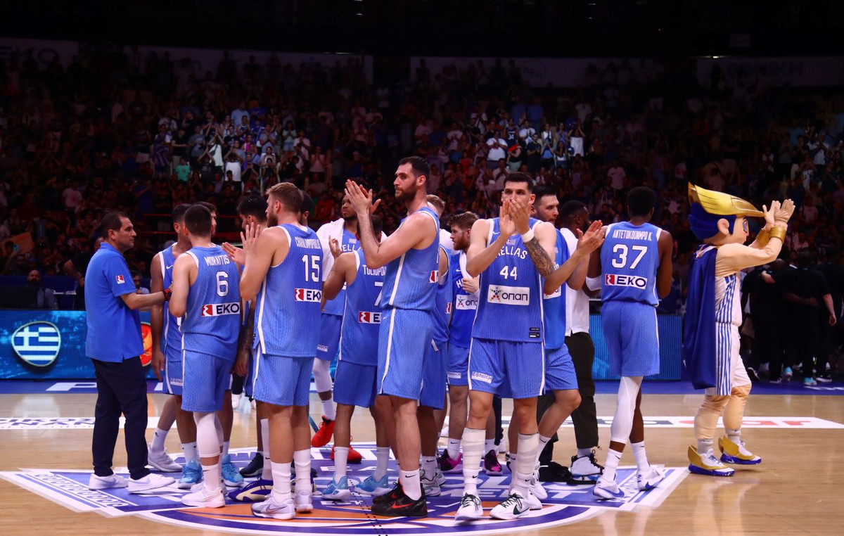 Σύσσωμη η εθνική μπάσκετ στην τελετή έναρξης των Ολυμπιακών Αγώνων ...