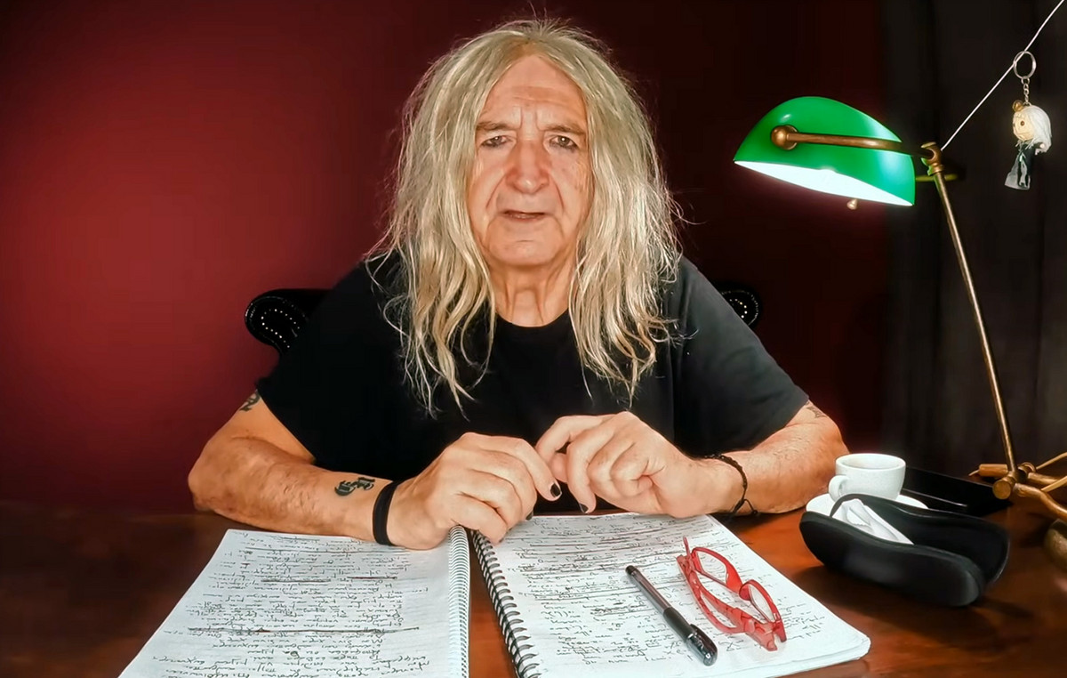 Ο Νίκος Καρβέλας άνοιξε δικό του κανάλι στο YouTube: Η φτώχεια είναι ...