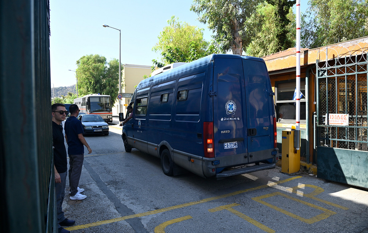 Κύκλωμα εκβιαστών: Απολογούνται οι 8 από τους 14 κατηγορούμενους – Πώς ...